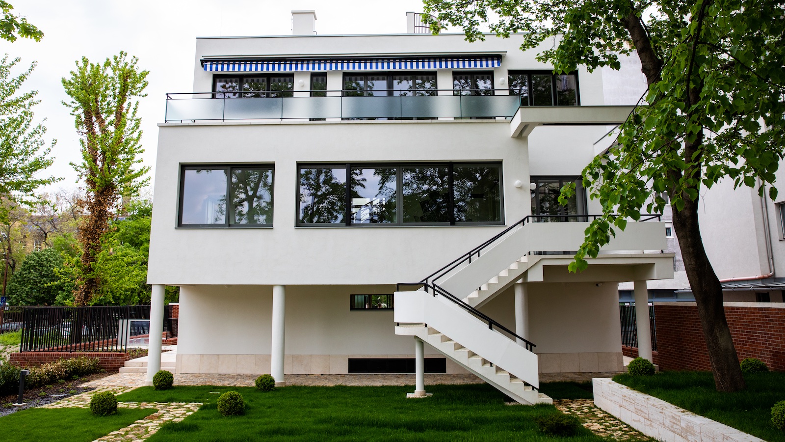 Most először múzeumként született újjá egy pazar modern villa ...