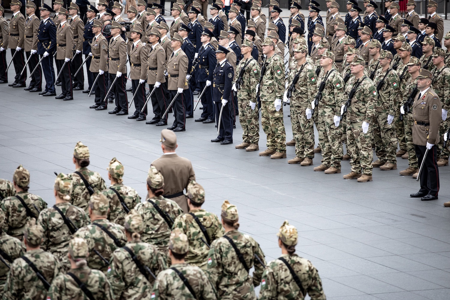 Exkluzív: főtisztek és tábornokok a honvédség kirúgási listáján ...
