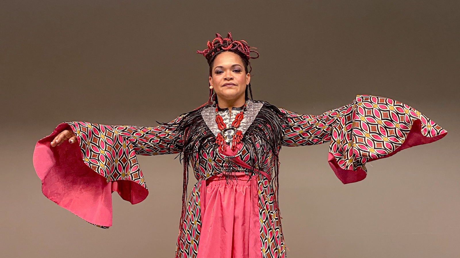 Sena, a sámán – a ghánai–magyar énekesnő útja a nemzeti rockopera ...