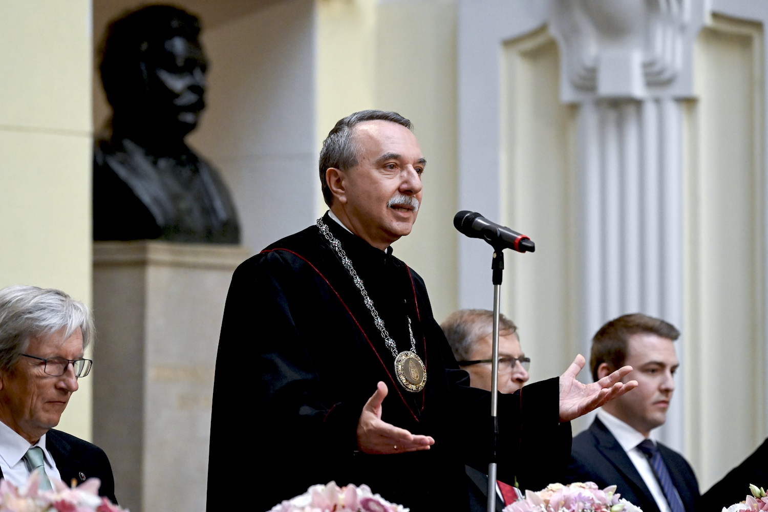 Sikeres volt a zsarolás: a Műegyetem elrántotta a kormányt a ...