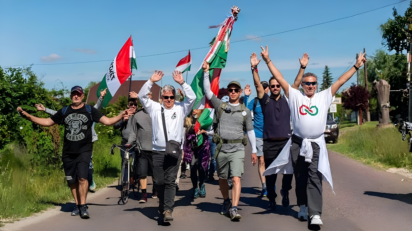 A nemzeti jelképek visszavétele – mit csinál Magyar Péter a pusztán ...